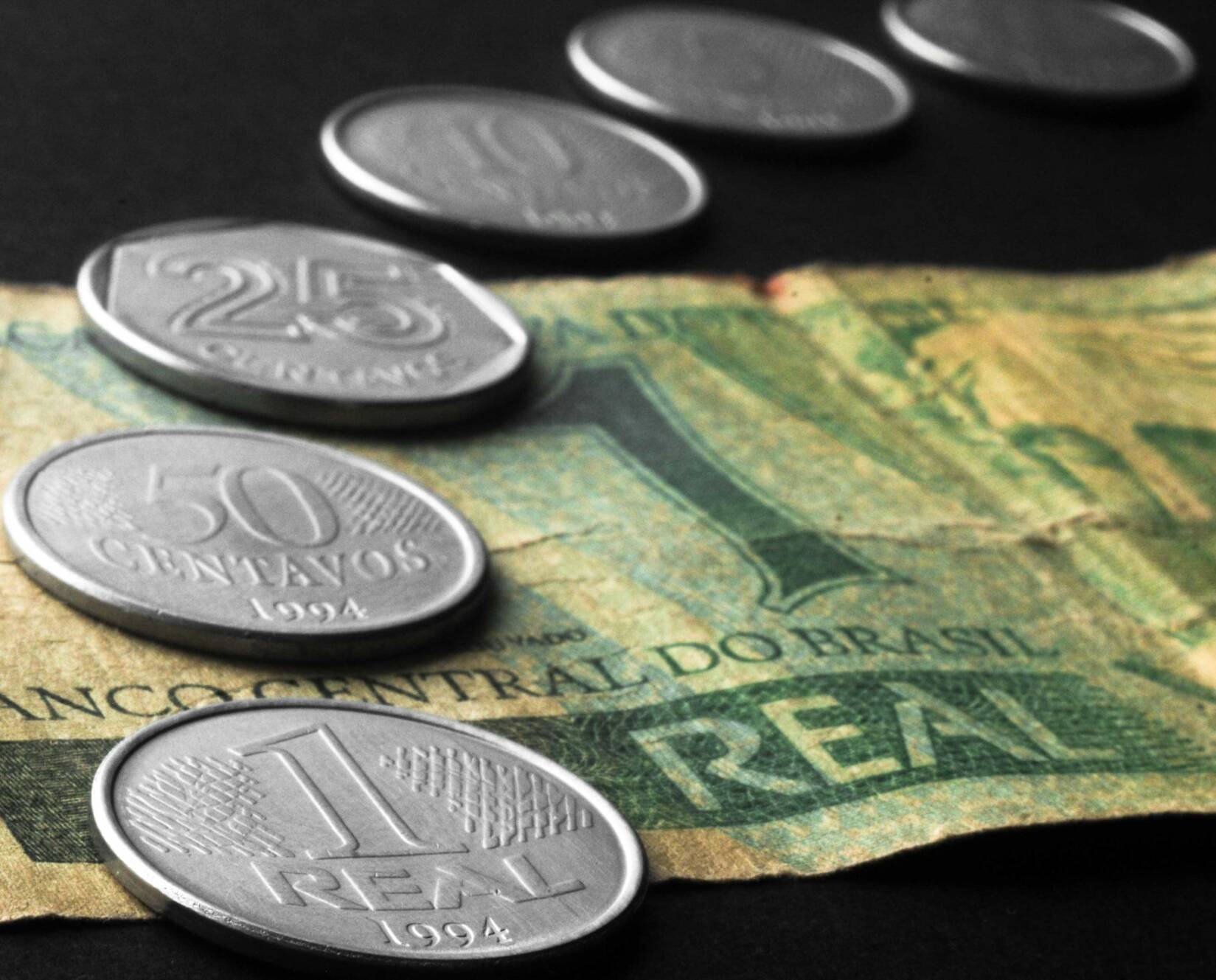 É REAL: 25 anos da moeda que derrotou a inflação