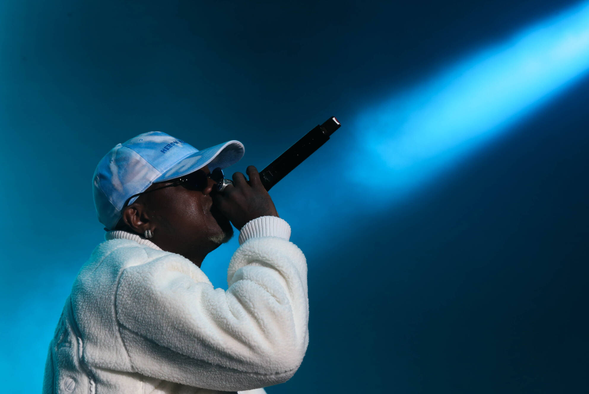 O rapper Djonga esgota ingressos para show em Londrina