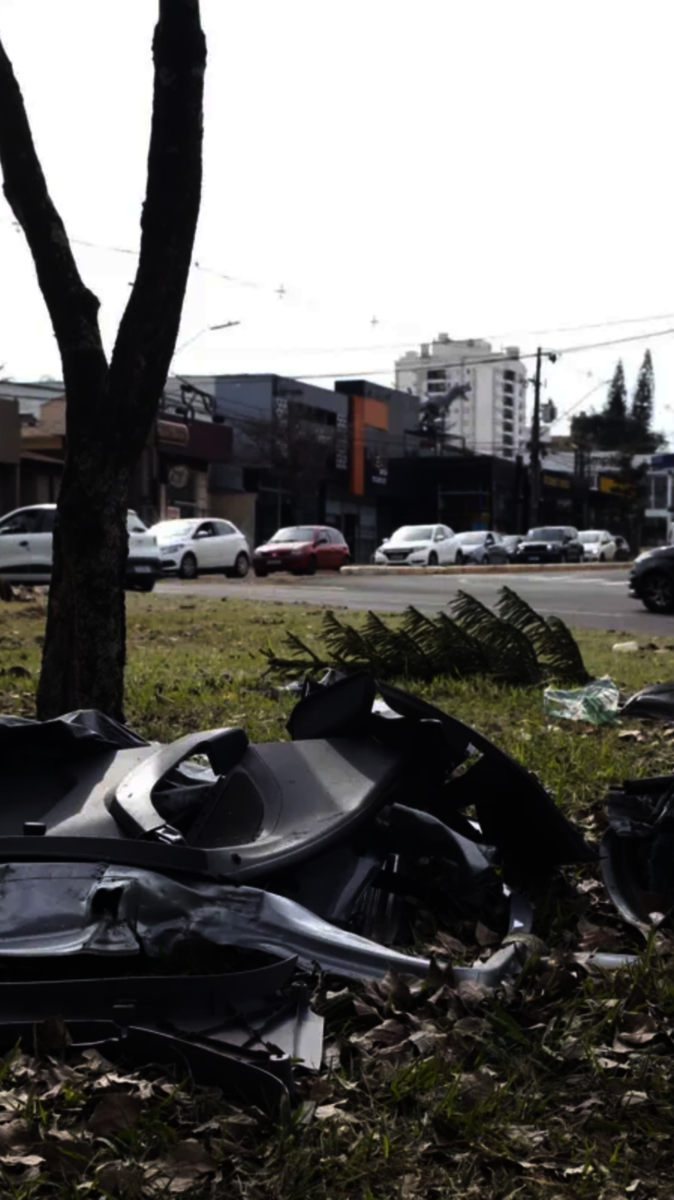 Duas pessoas morrem em acidente na avenida Maringá