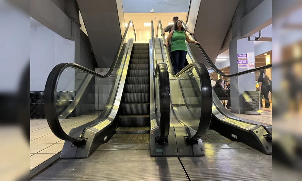 Escada rolante do Terminal Central está novamente sem funcionar