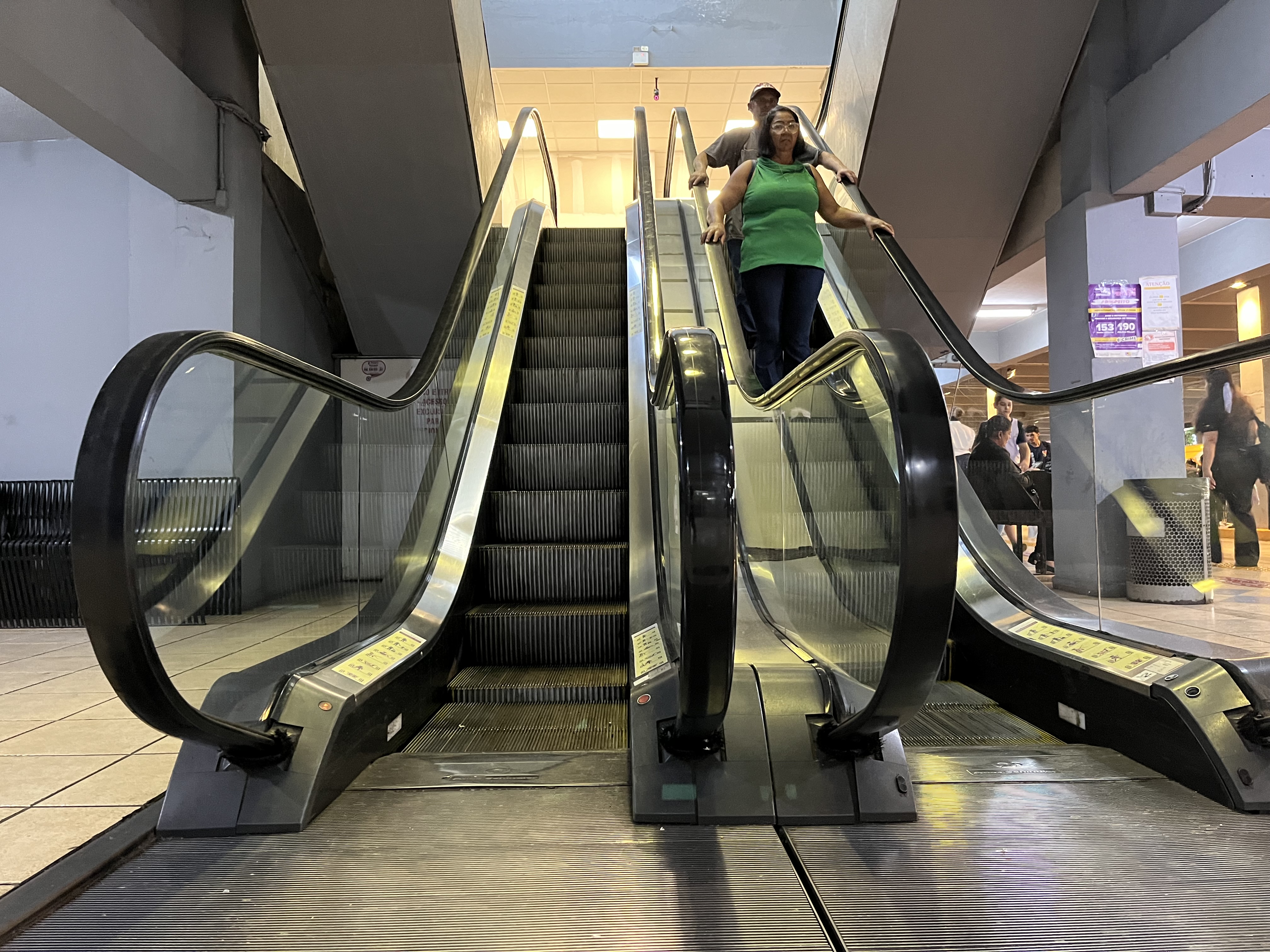 Escada rolante do Terminal Central está novamente sem funcionar