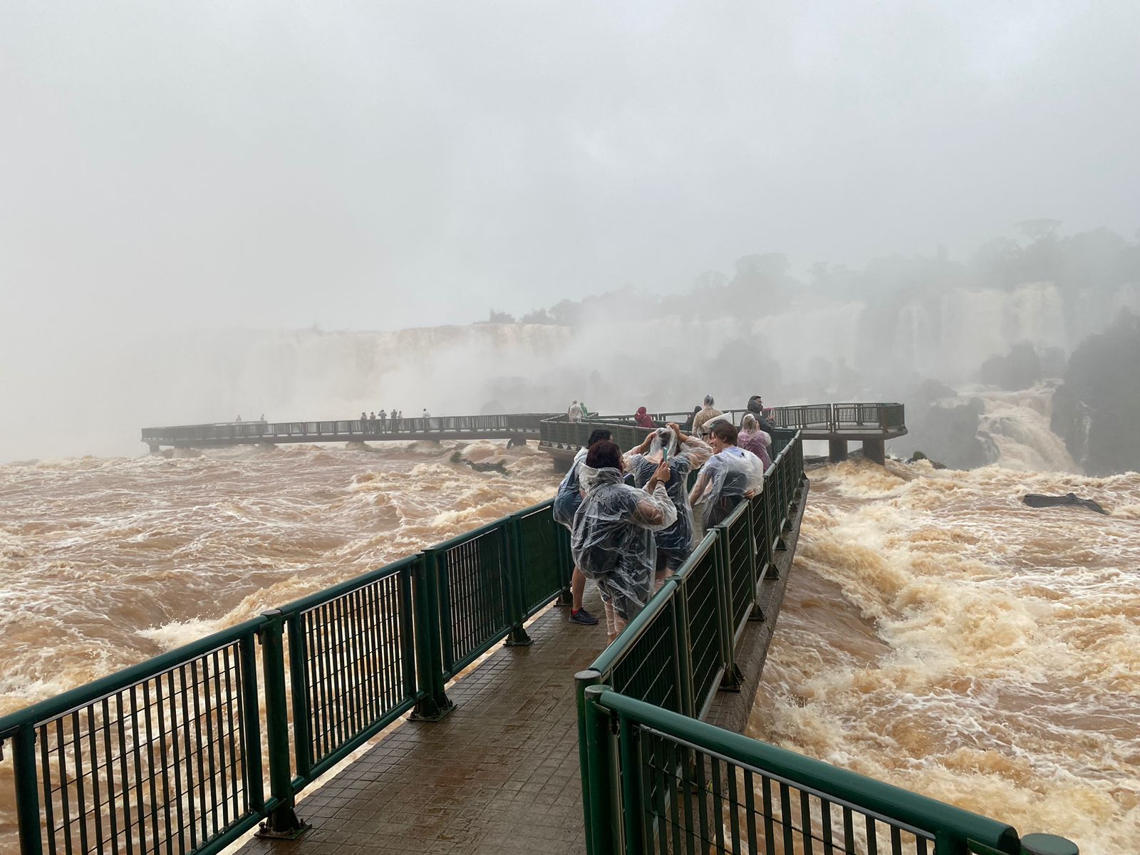 Passarela das Cataratas do Iguaçu é reaberta após 10 dias
