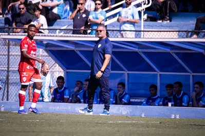 Micale lamenta 'expulsão boba' de Iago Teles