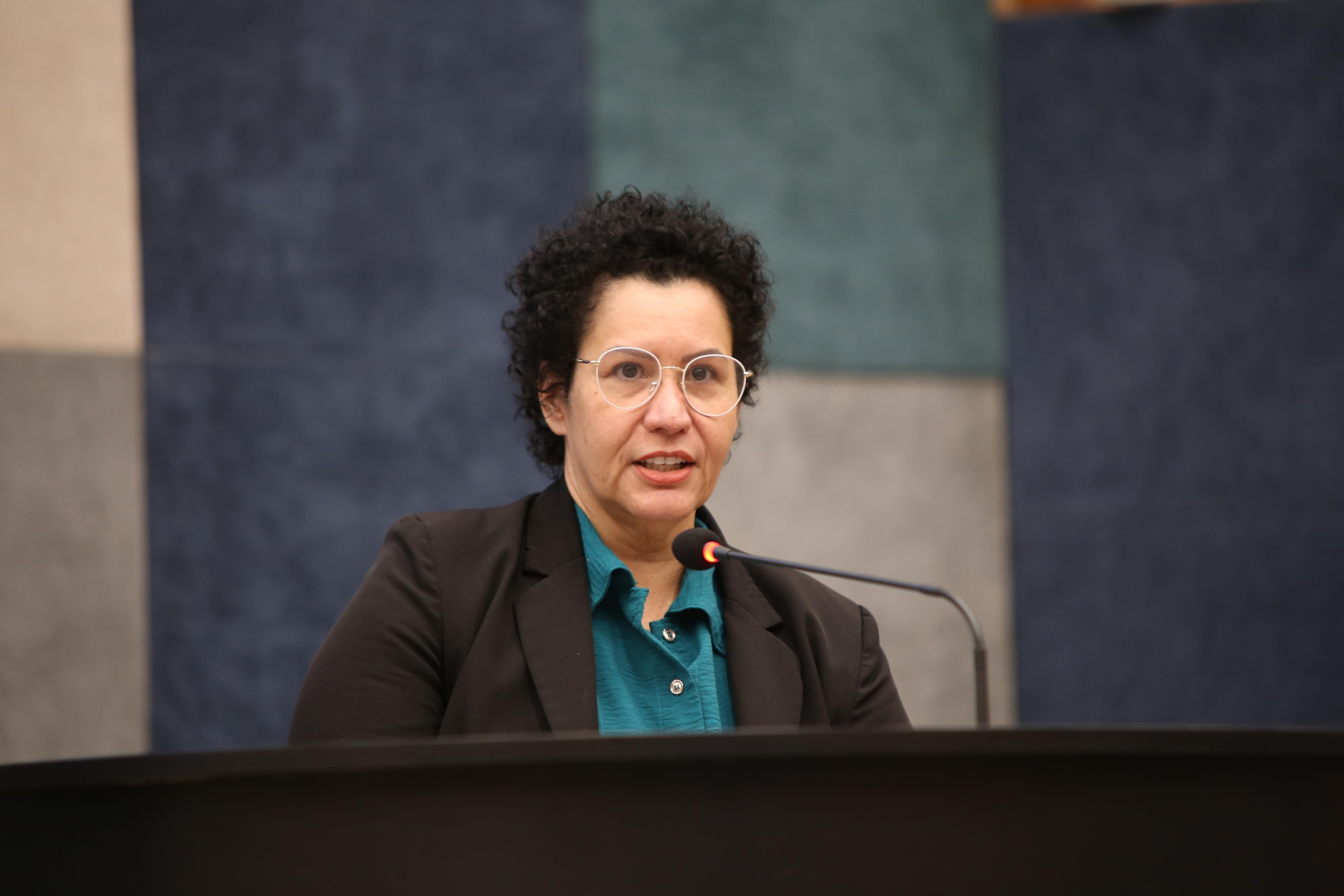 Anne Moraes fica em silêncio em depoimento na Comissão Processante