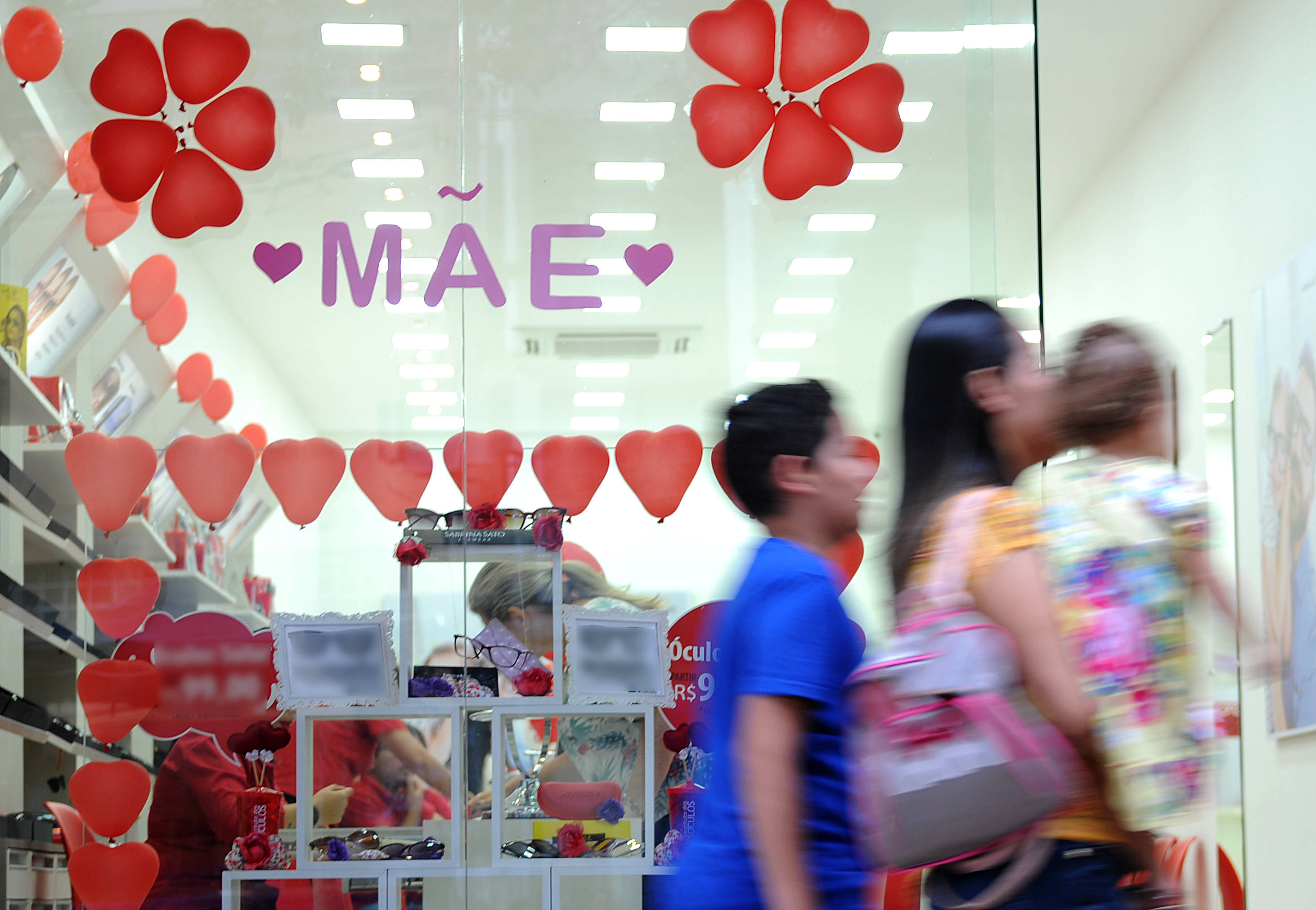 Comerciantes esperam mercado aquecido na véspera do Dia das Mães Comerciantes esperam mercado aquecido na véspera do Dia das Mães